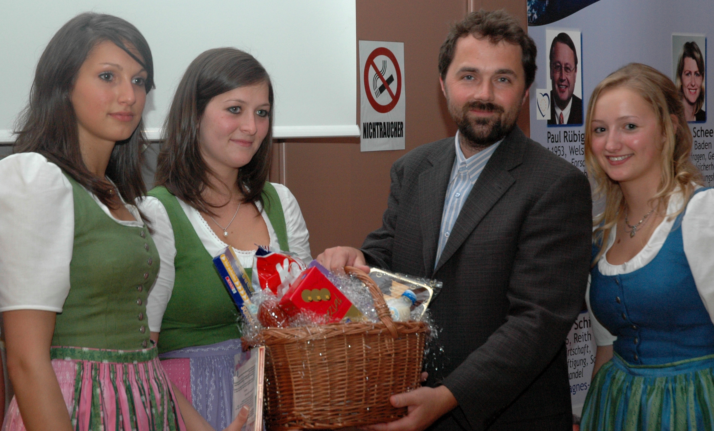 Spitzenkandidaten zur Europawahl liefern sich heiße Debatte in Liezen ...